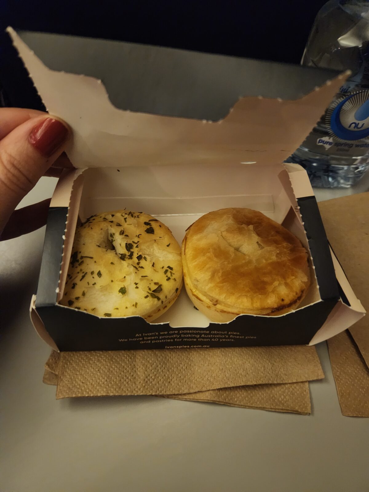 Qantas Economy Food Review + photos (Melbourne-Sydney)